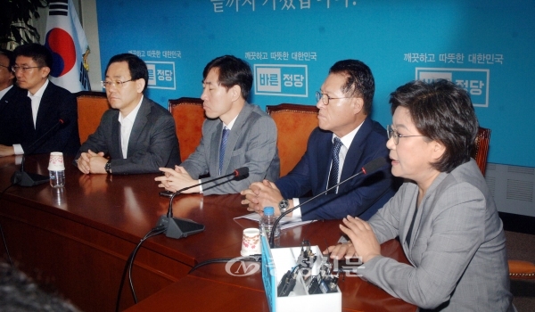 [포토] 바른정당 이혜훈 “결백 입증하겠다”