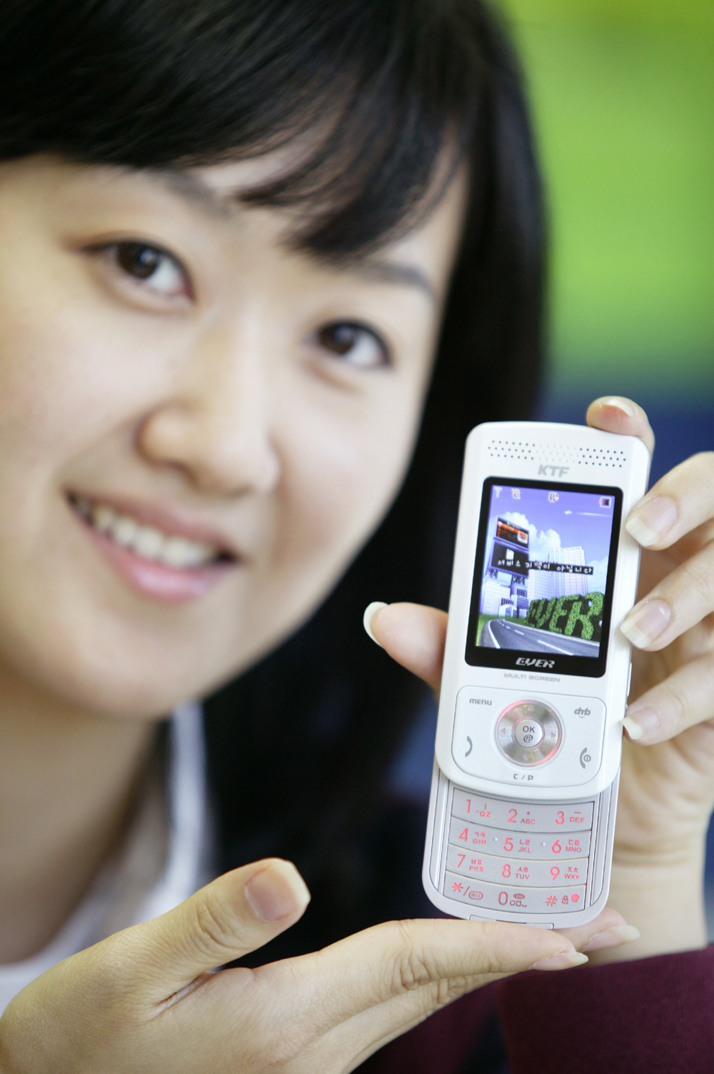 KTFT, 화면분할 슬림 DMB폰 출시